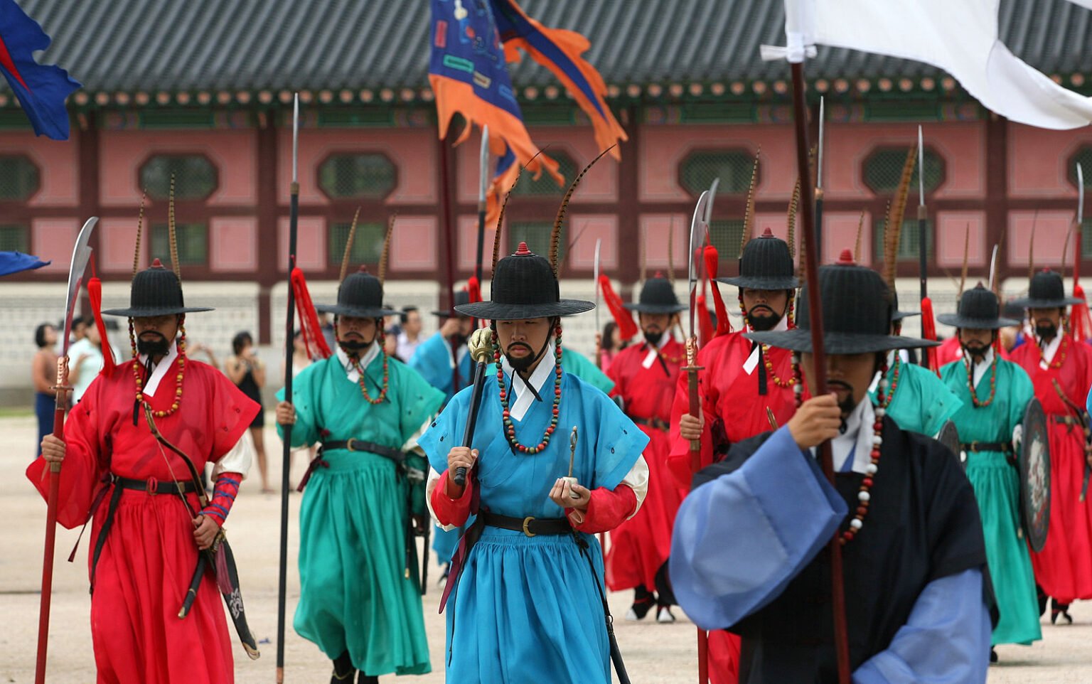 Why Gyeongbokgung Palace is the Best Spot for a Hanbok Experience in ...